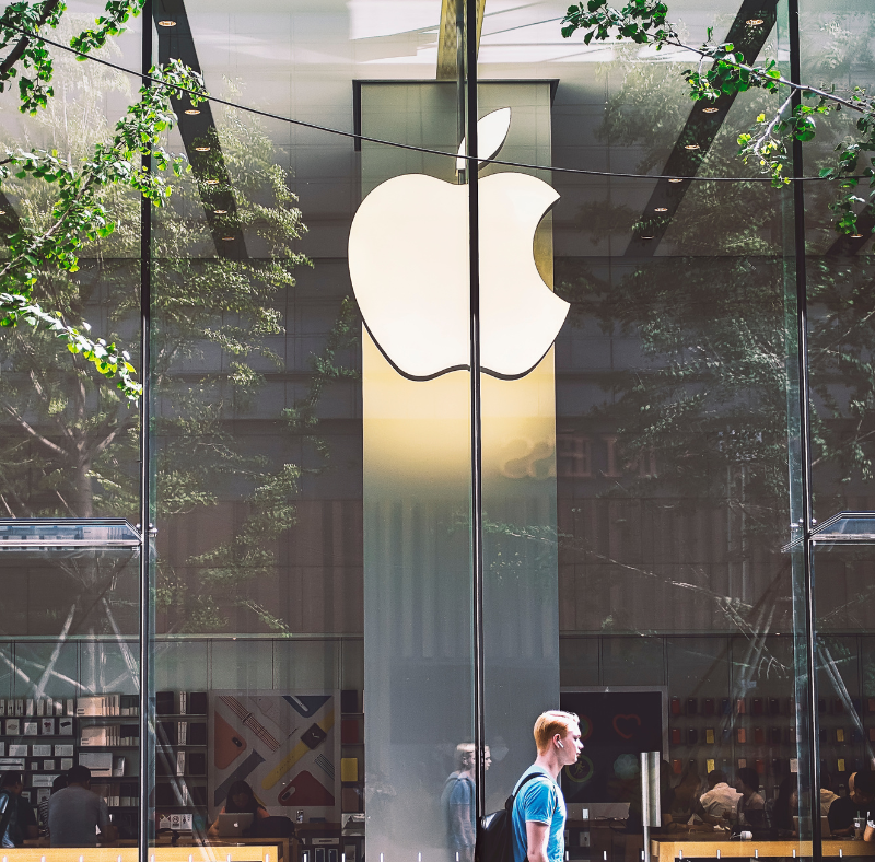 Nosotros - Mac Center Peru